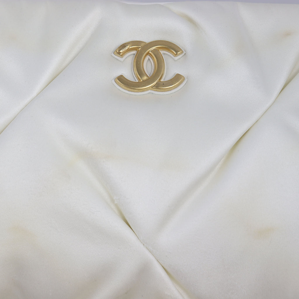 Chanel Satin Chain Pouch – Luxe.It.Fwd